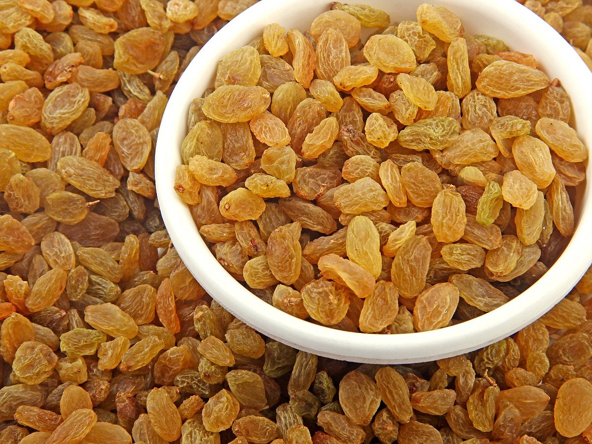 7 Impressive Health Benefits Of Raisin Water