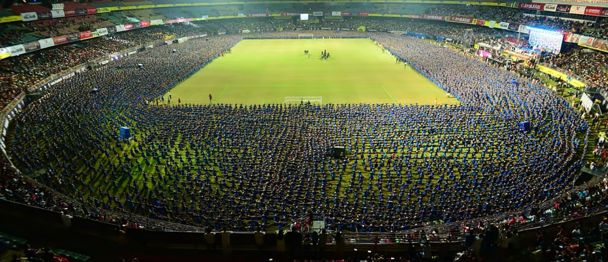 കലൂർ സ്റ്റേഡിയത്തിലെ നൃത്ത പരിപാടി: മോശമായ പിച്ച് മത്സരത്തിനായി ...