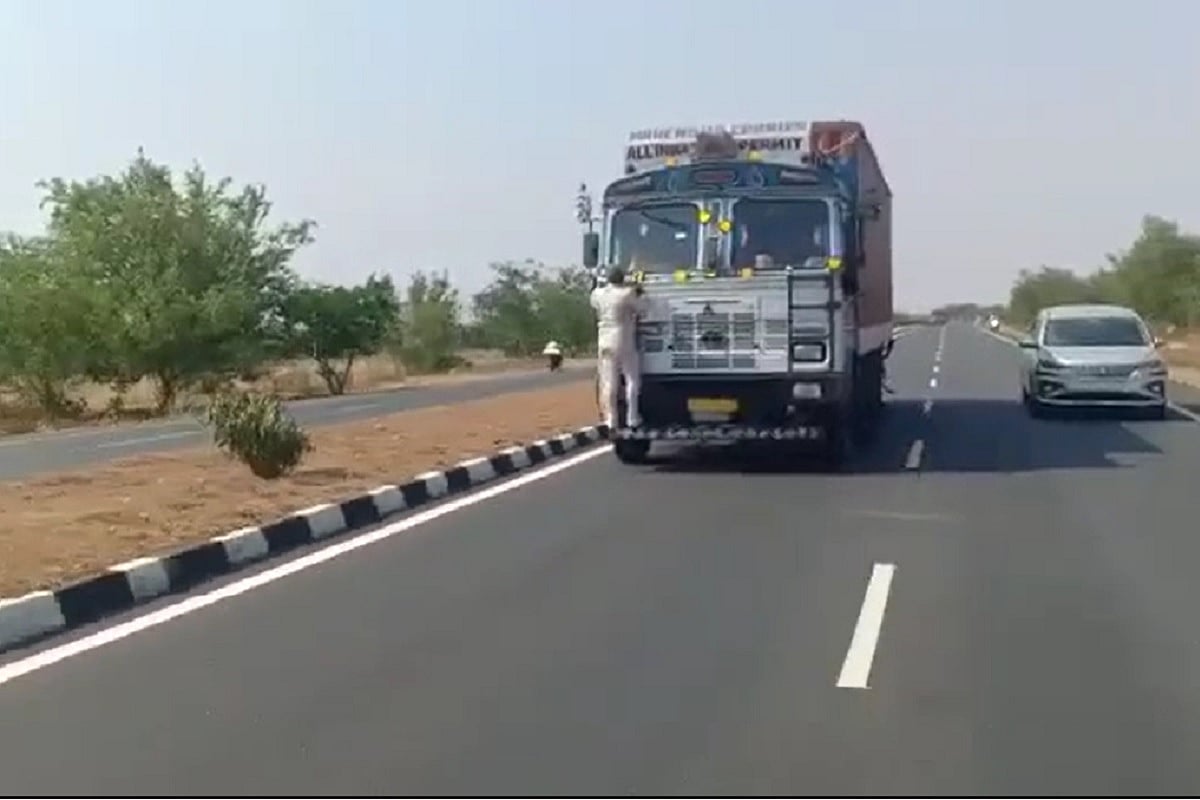 Video: Truck speeds away with toll official clinging to it in Andhra