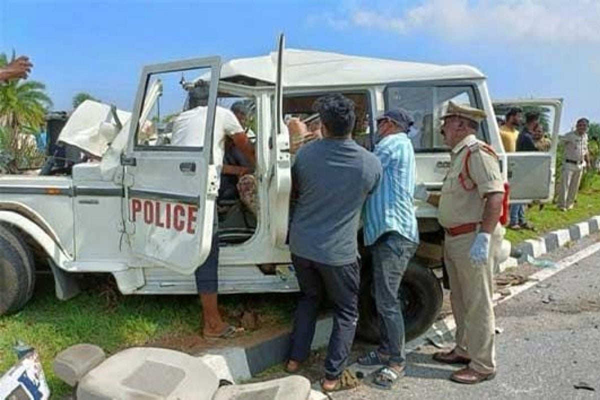 Four Andhra policemen on escort duty killed in ghastly road accident
