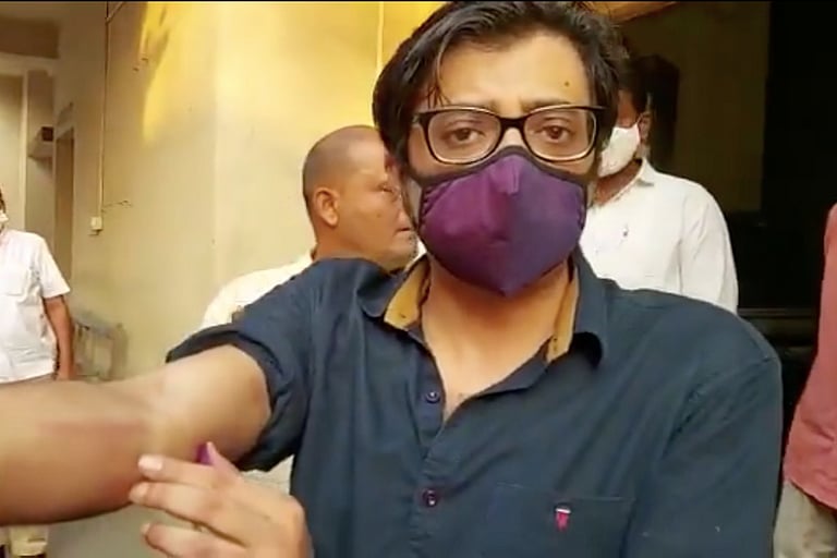 Second FIR filed against Arnab, Mumbai police accuse him of assaulting ...