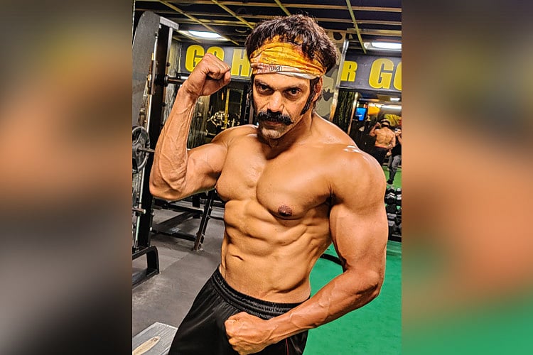 Actor Arya tweets new ripped look for Pa Ranjith's next