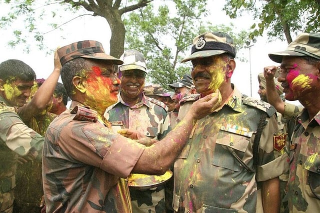 In pics: Indian and Bangladeshi soldiers enjoy Holi bonhomie at ...