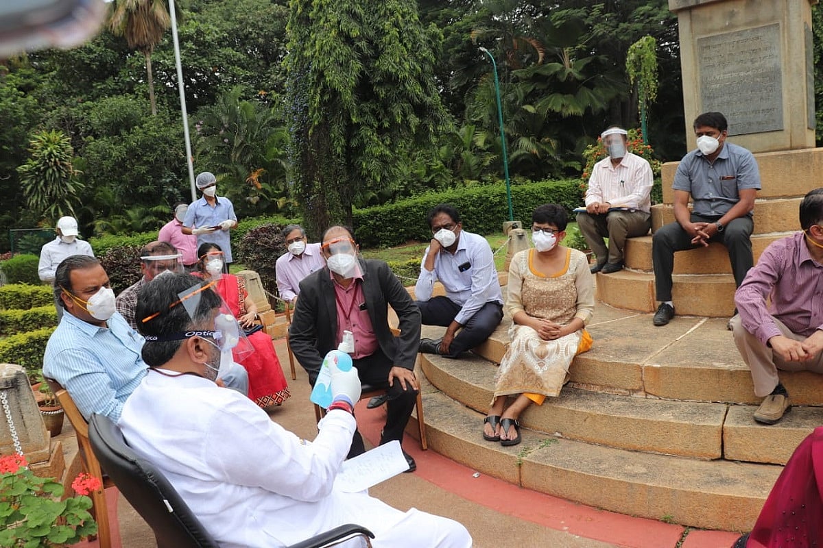 DK Shivakumar visits Bengaluru’s Victoria Hospital, praises healthcare ...