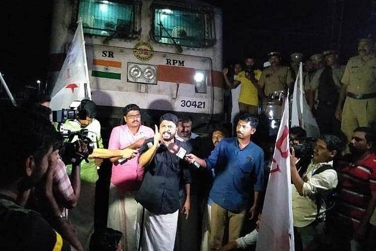 DYFI holds protest march across Kerala against police action on Jamia ...