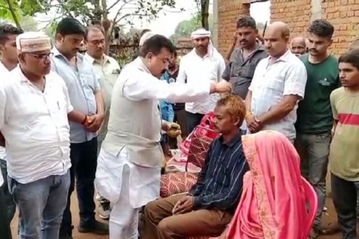 MP pee-gate: After 'feet wash' by CM Shivraj, Congress performs ...