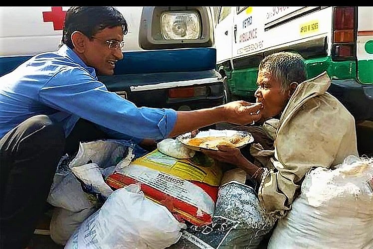 'Two rotis and no one sleeps hungry': Hyderabad man's campaign ...