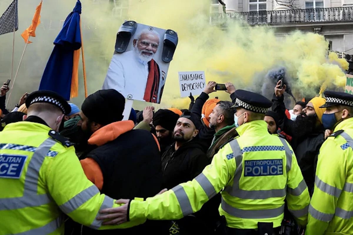 Farm laws protest in London, Scotland Yard arrests protesters for COVID ...