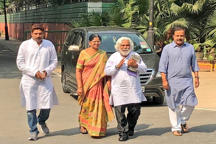 Revolutionary singer Gaddar denies joining Congress, slams BJP and TRS