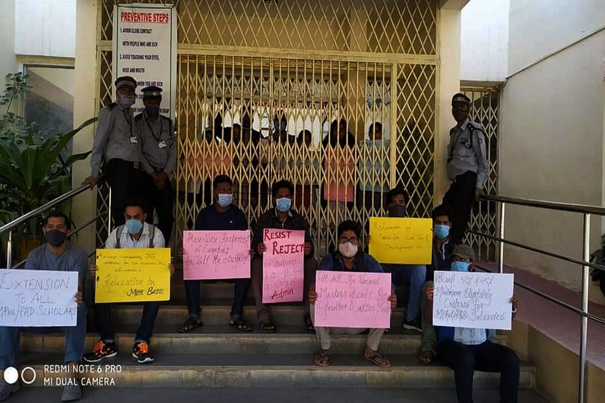 UoH students demand filling of vacant seats, stage flash protest