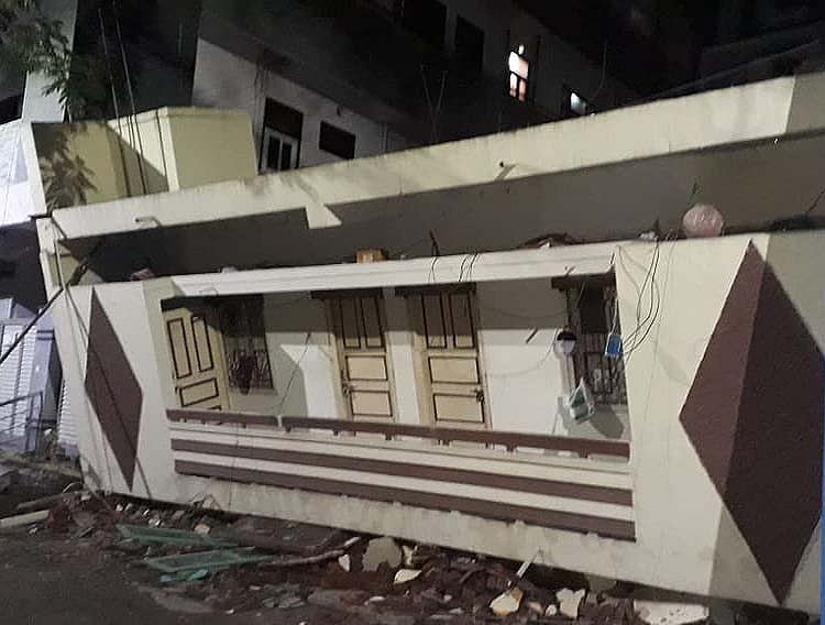 Heavy rainfall causes 2-storey house to collapse in Hyd, narrow escape ...