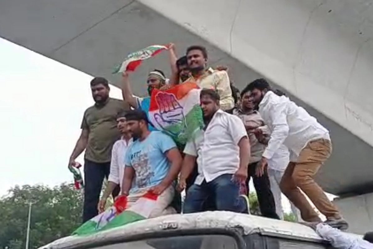 Video: Chaos in Hyderabad as NSUI protest turns violent, vehicles ...