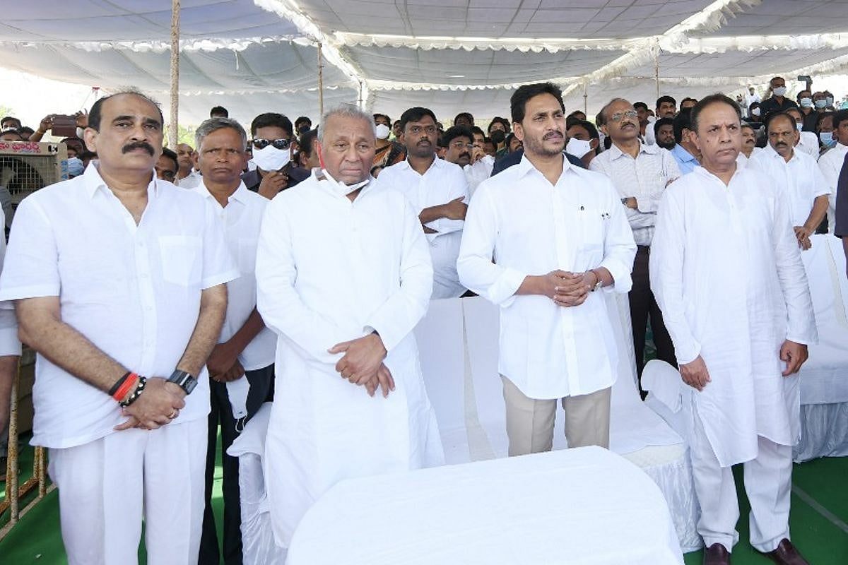 Thousands bid farewell to Andhra IT Minister Mekapati Goutham Reddy
