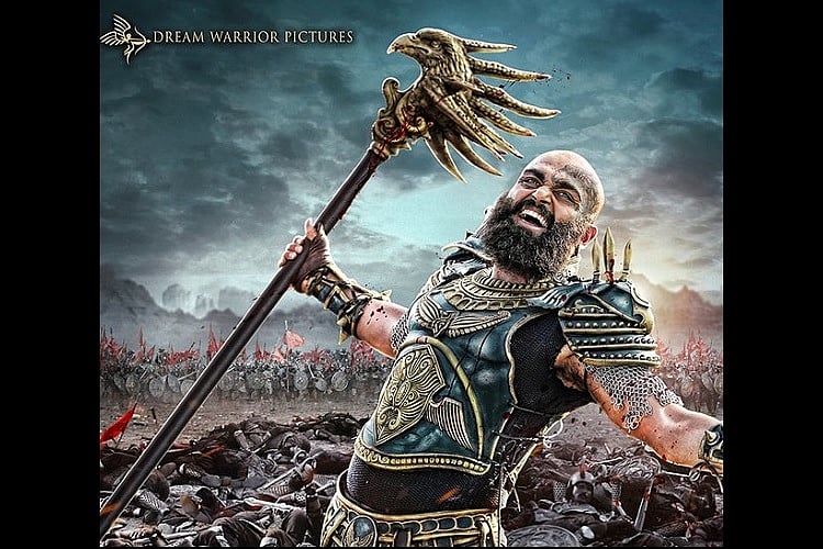 Kollywood goes gaga over Karthi's 'Kaashmora' trailer