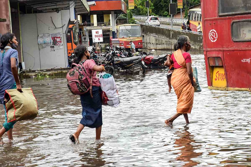 Heavy rain in Kerala: Red warning in four districts, schools in Wayanad ...