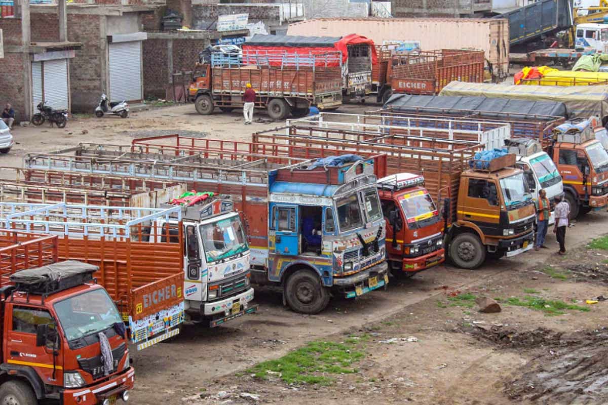 Fuel price hike: Karnataka lorry owners call for daylong strike on Friday
