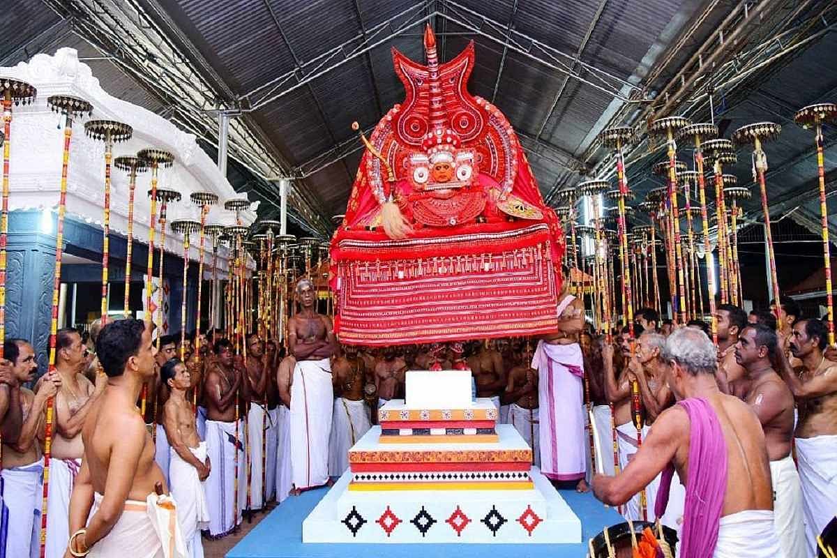 Board outside Kerala temple ‘banning’ Muslims creates row