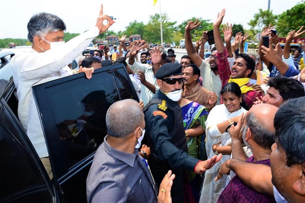 Huge TDP crowd forgets physical distancing, welcomes Naidu into AP ...