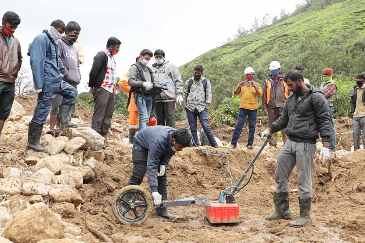 Kerala landslide: Bodies of pregnant woman, teen girl retrieved as toll ...
