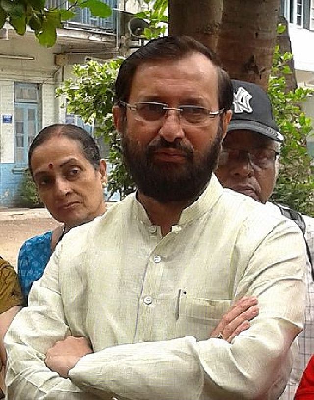 Javadekar boasts 3-minute project clearance. But Moily wasn't far ...