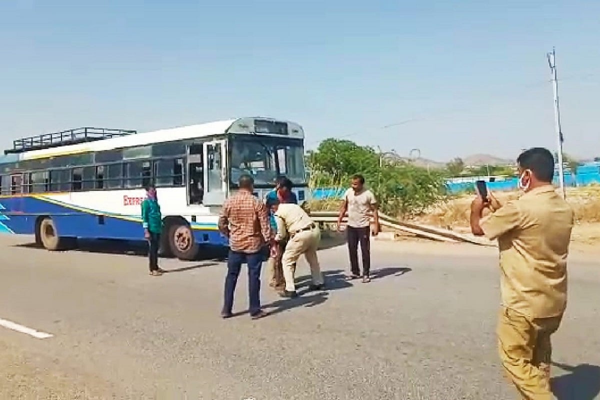 Andhra man steals RTC bus, held near Karnataka border after chase