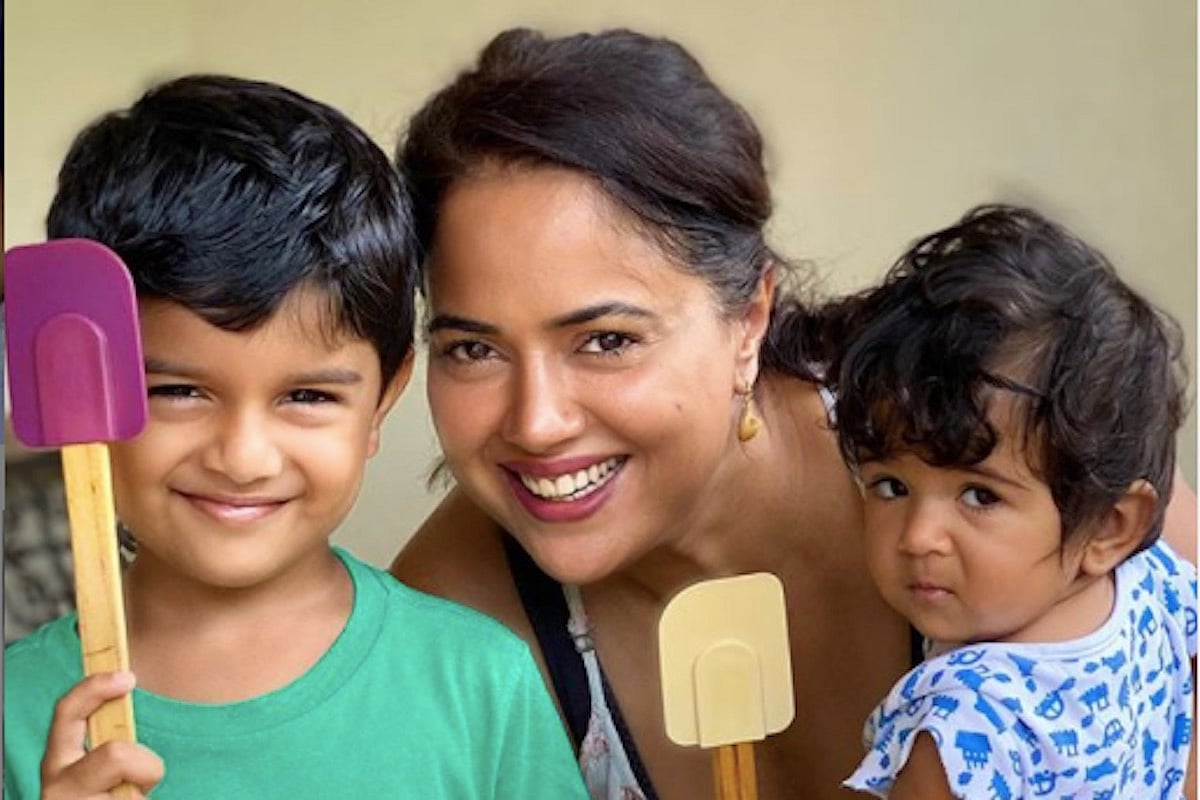 Watch: Sameera Reddy’s hilarious video of her daughter 'reacting' to ...