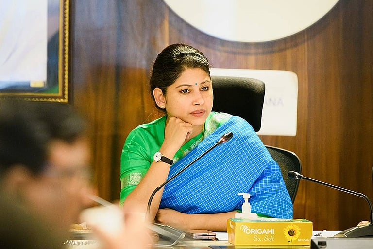 Telangana: 26 IAS officers transferred, Smitha Sabharwal shifted from ...