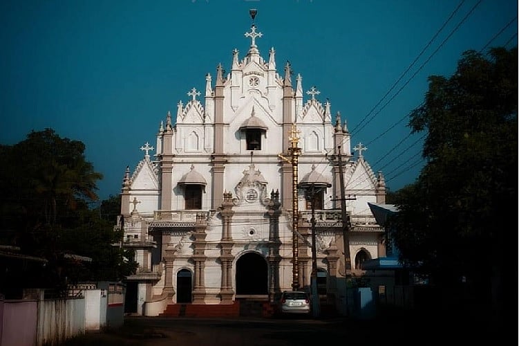 Kerala Orthodox faction conducts service at Kandanad St. Mary's ...