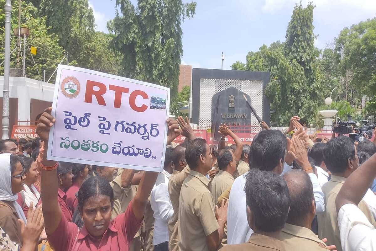 Telangana RTC employees protest Guv’s delay in giving assent to TSRTC bill
