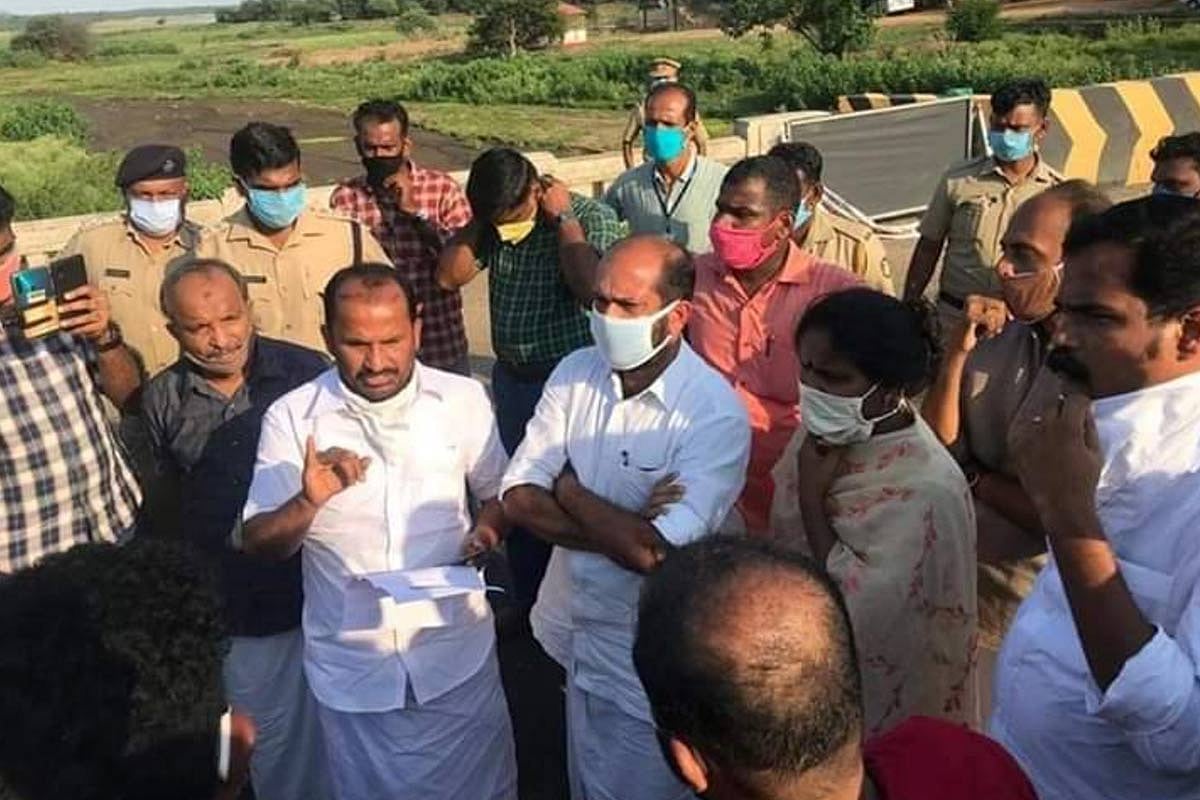 3 Congress MPs and two MLAs who went to Walayar check post asked to go ...