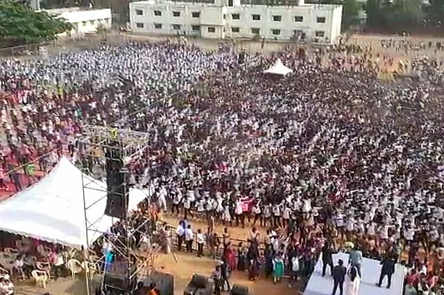 Heavy crowds at Yuvan Shankar Raja concert in Coimbatore, 6 injured as ...