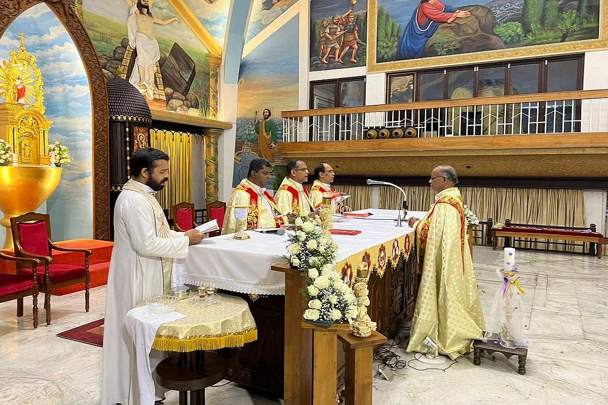 Two groups of priests and laity clash inside Ernakulam cathedral on ...