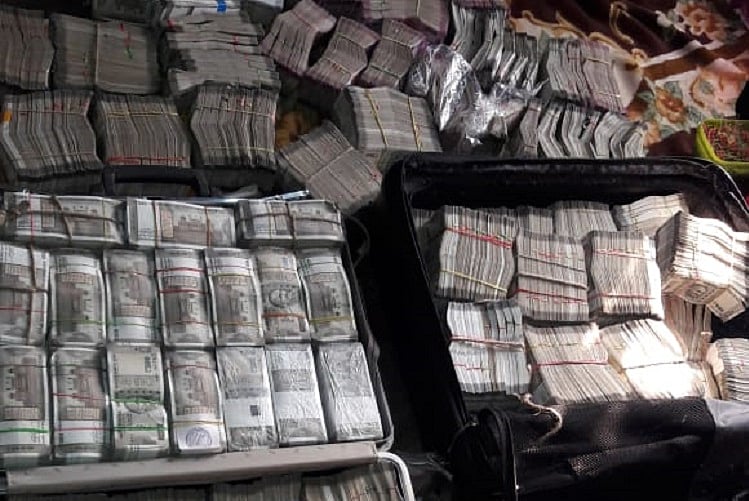 Tamil Nadu: I-T recovers Rs 32 crore unaccounted cash from Pollachi ...