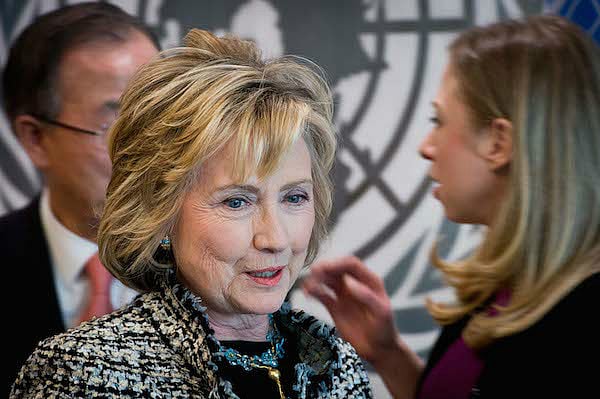 Hillary Clinton accepts historic Democratic presidential nomination