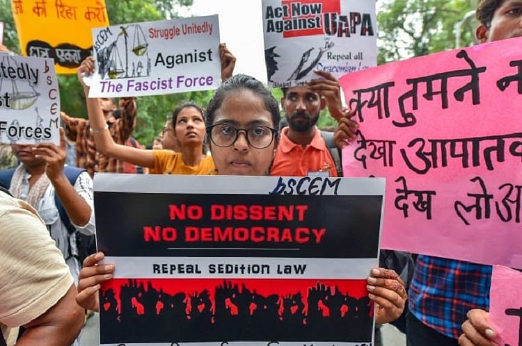 SC to examine constitutional validity of sedition law, seeks Centre’s ...