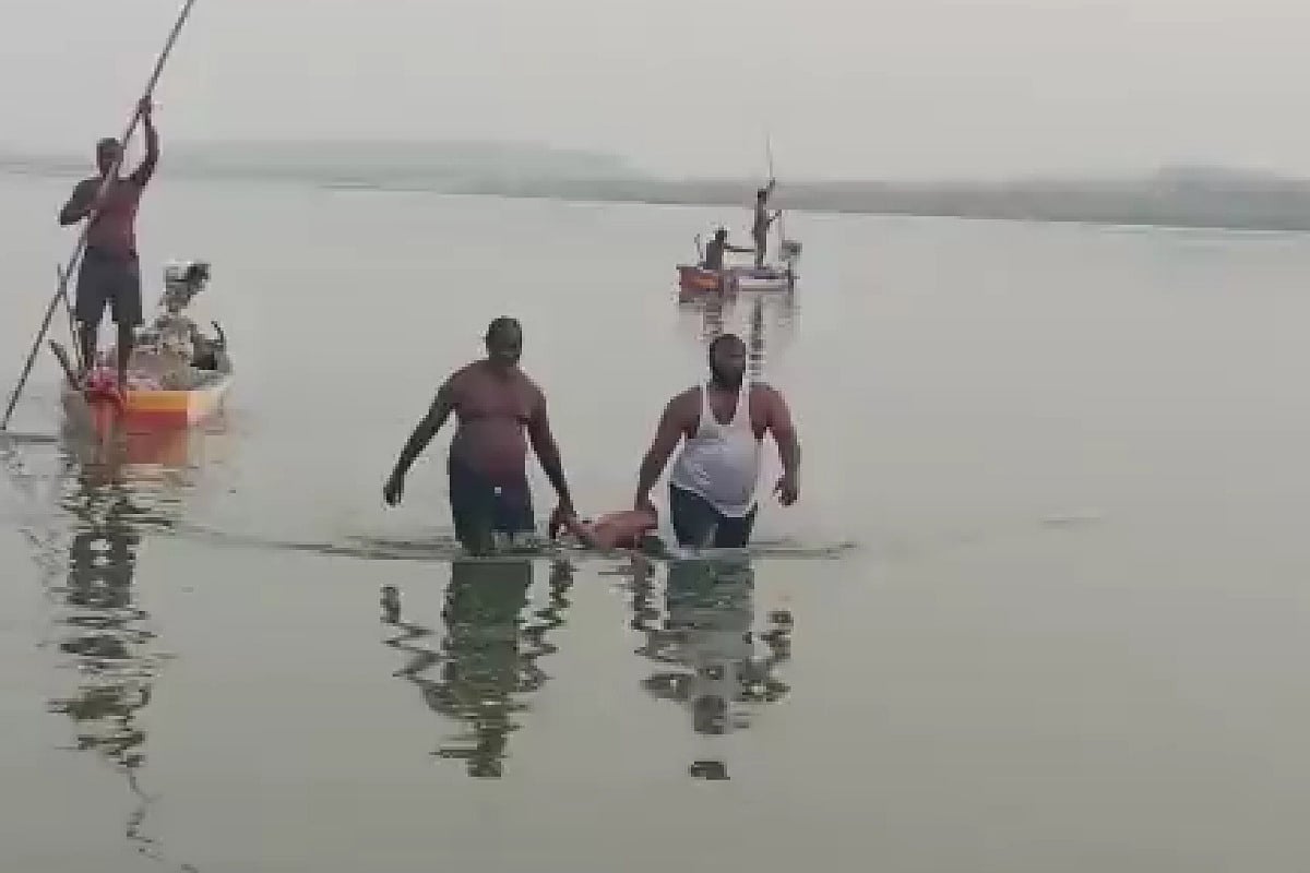 Five students washed away in Krishna river in Andhra, two bodies recovered