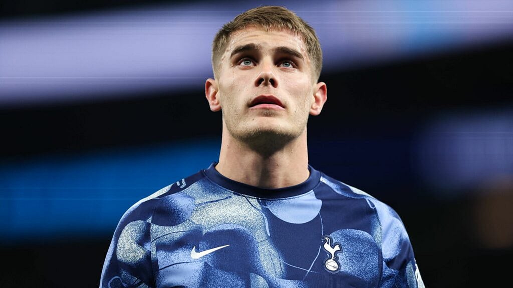 Van de Ven 'to be named Tottenham captain' after Son and Romero exit news