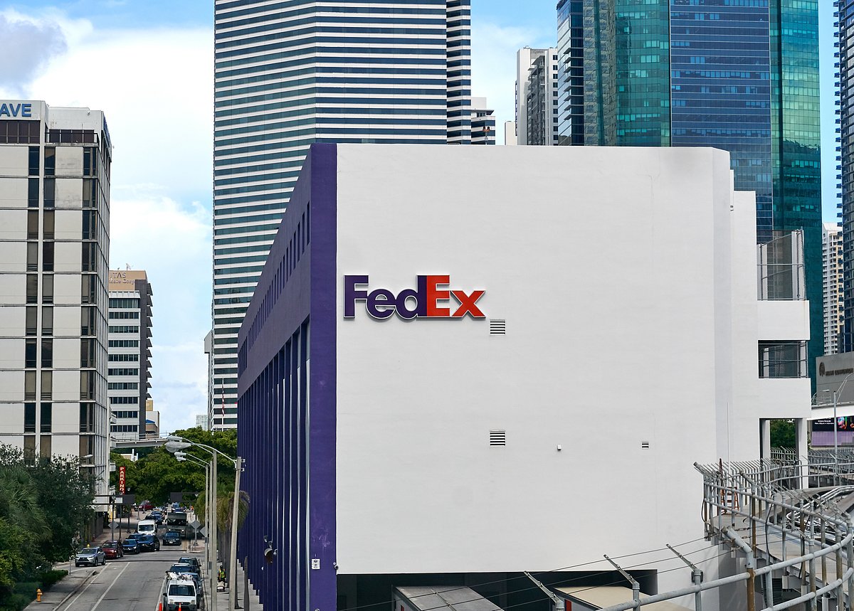 David J. Bronczek Joins FedEx Corp. Board of Directors
