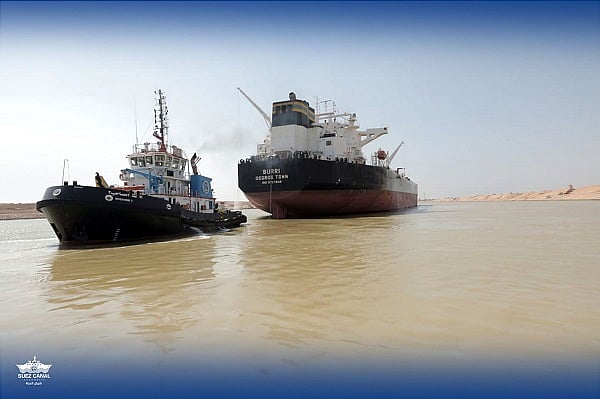 LNG Carrier and Tanker Successfully Towed to Safety by Suez Canal ...