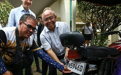 QC trike drivers get license plates