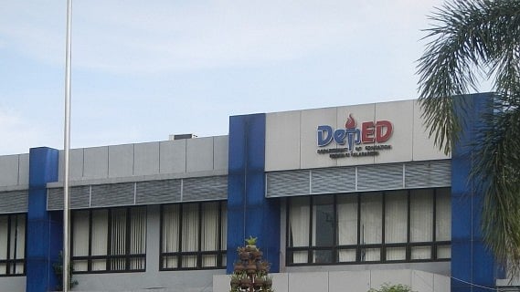 DepEd underscores solid literacy skills for students