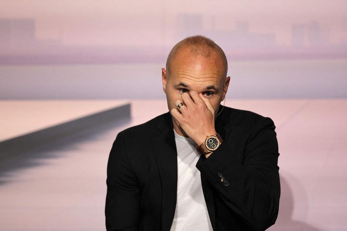 Spanish star Iniesta hangs boots at 40