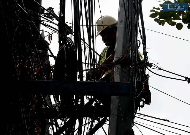 Meralco Contractor Repairs Power Lines to Address Interruptions in ...