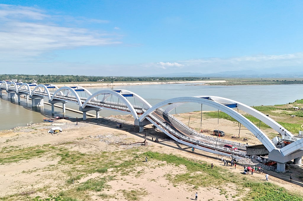 Cagayan bridge collapse injures six