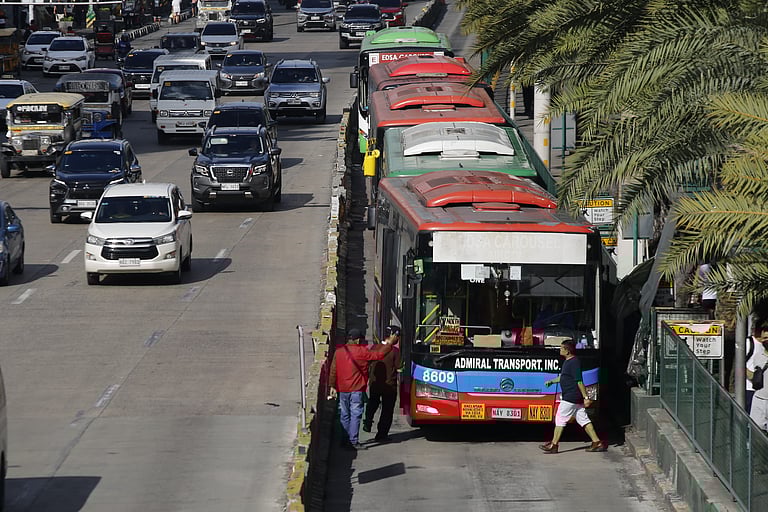 EDSA Carousel ops continue amid road rehab