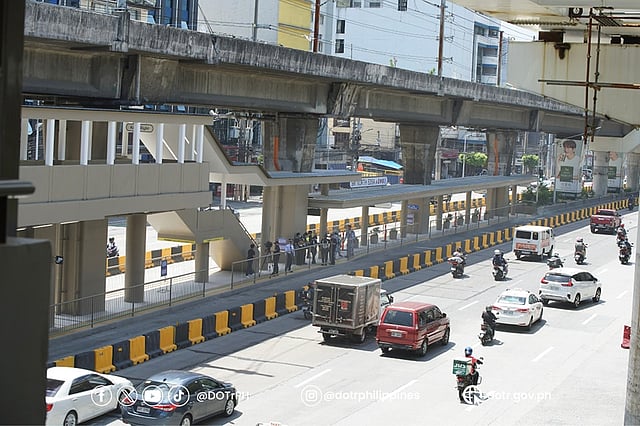 Commuters inaugurate SM North EDSA busway concourse