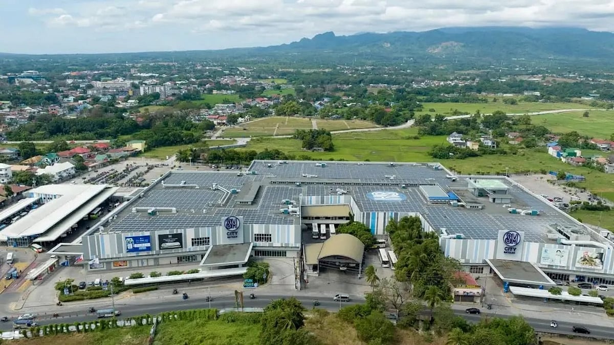 SM Bataan shows sustainability, flexes solar energy