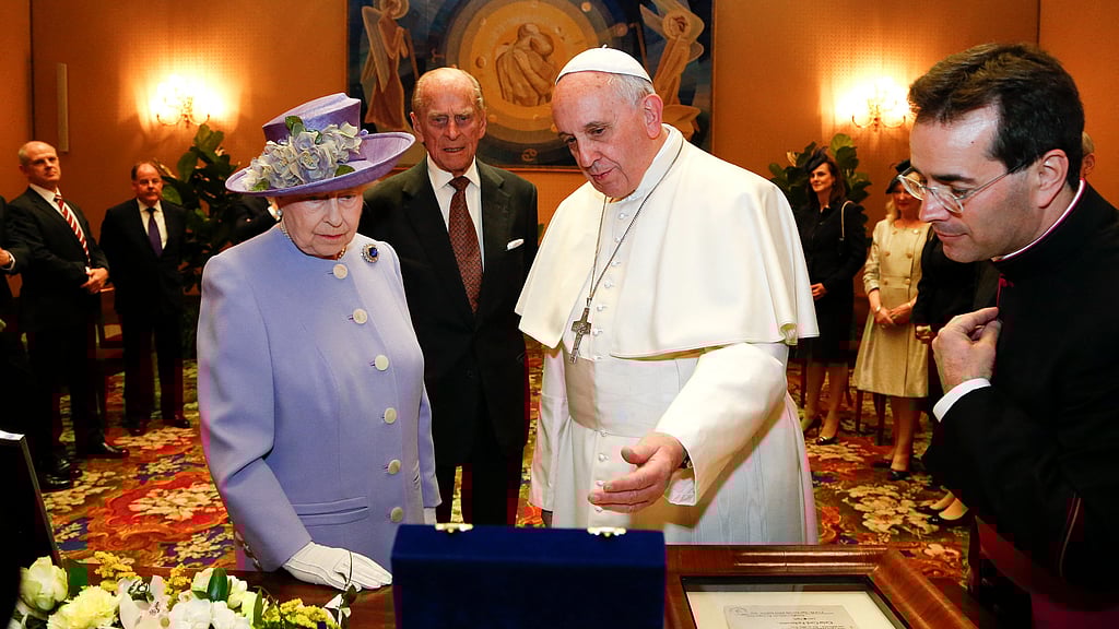 World Reflects on Lives of Pope Francis and Queen Elizabeth II on April 21