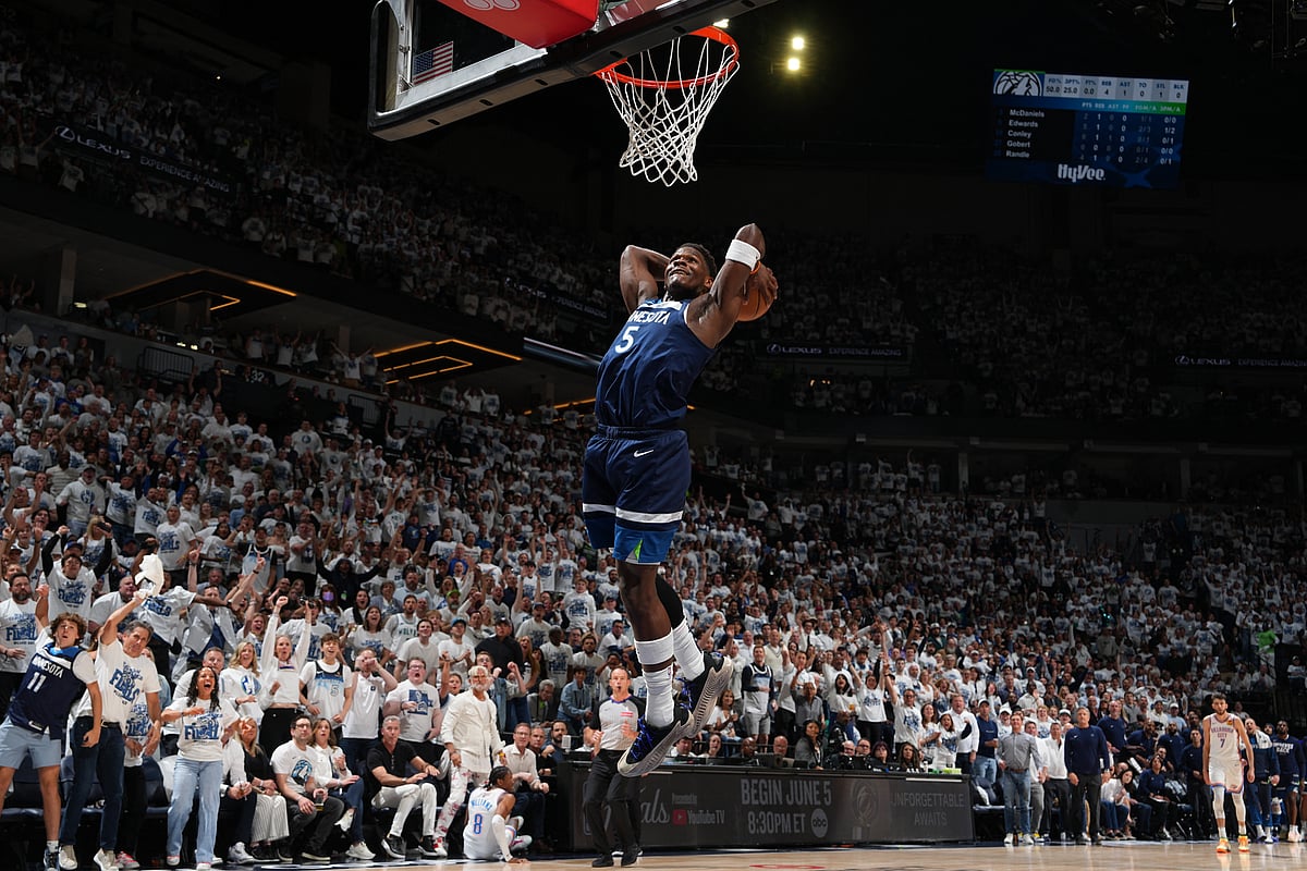 Wolves bite back, cut WC finals deficit