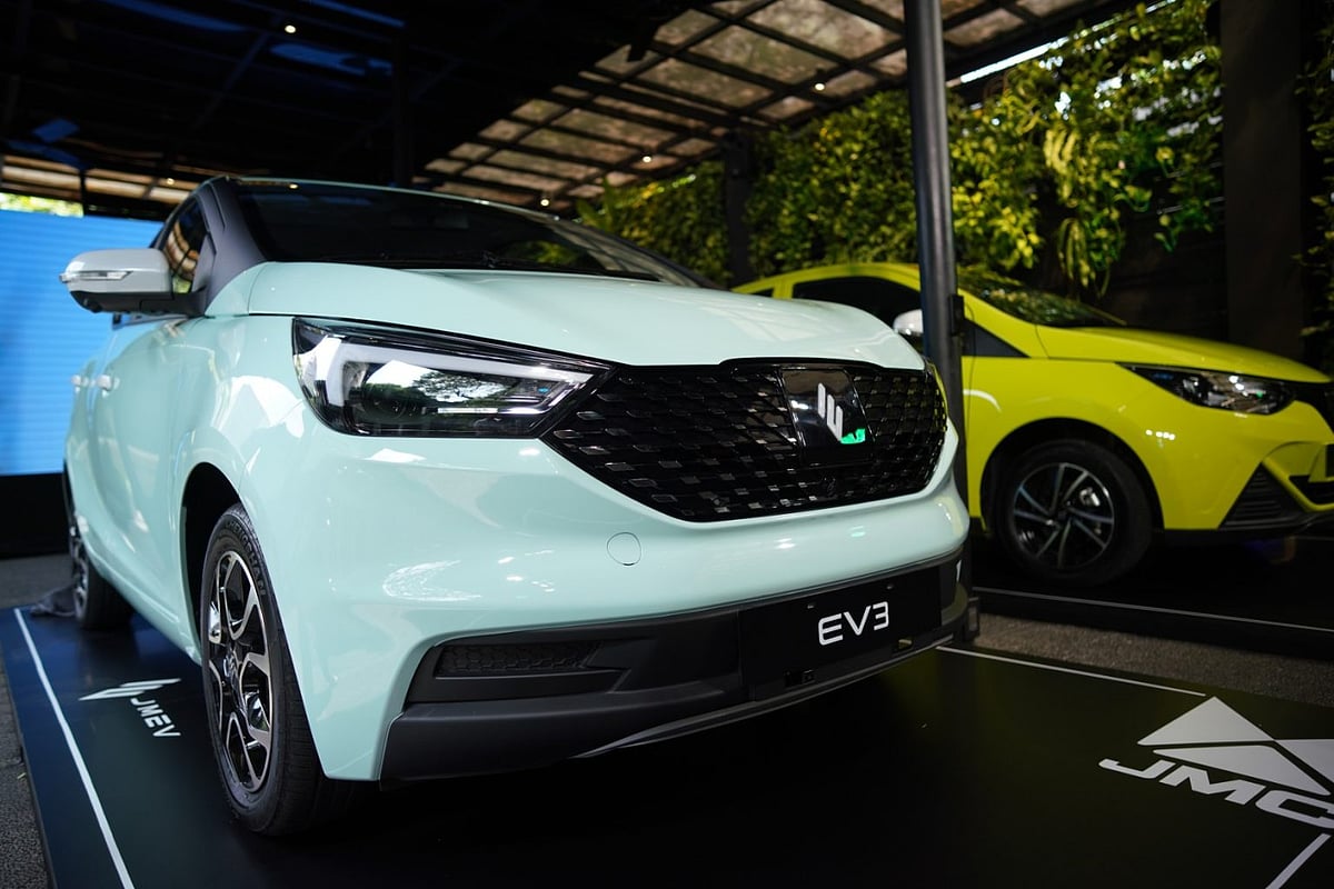 JMC debuts EV2 and EV3